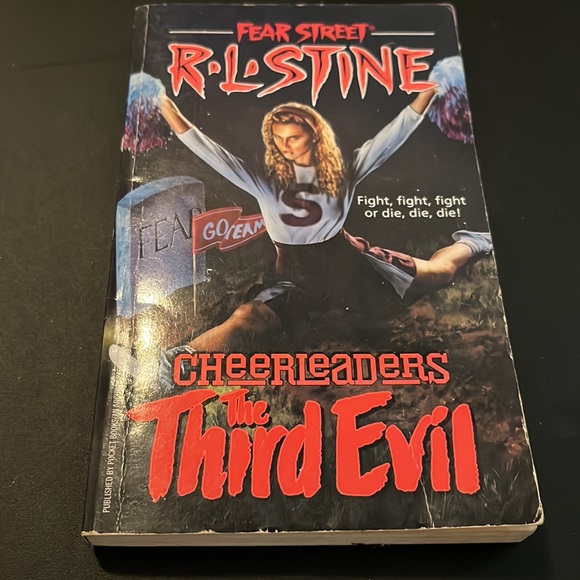 RL Stine fear Street | Other | X3 Rl Steins Fear Street Books 2 Sagas ...